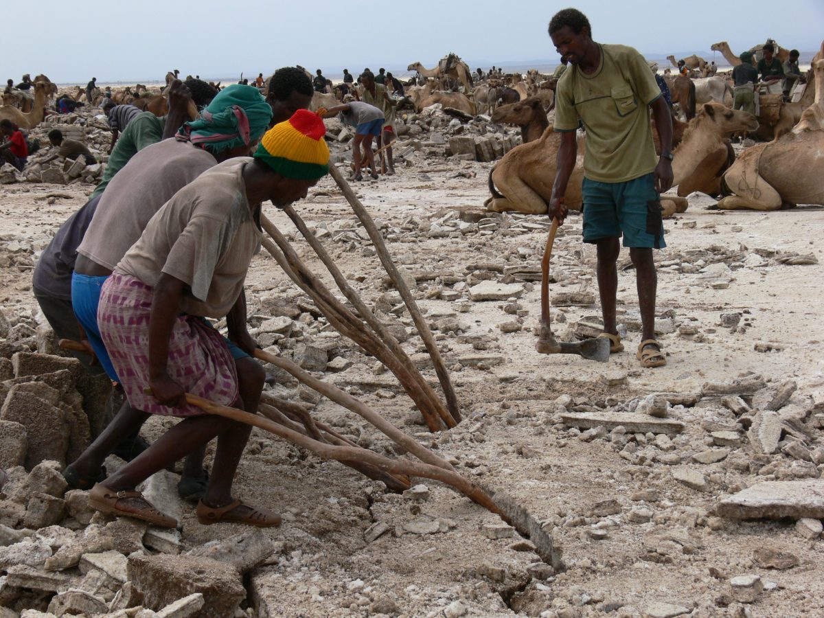 Danakil Wüste, Lavaseen, Schwefelpudding, Felsenkirchen, und Afar ...